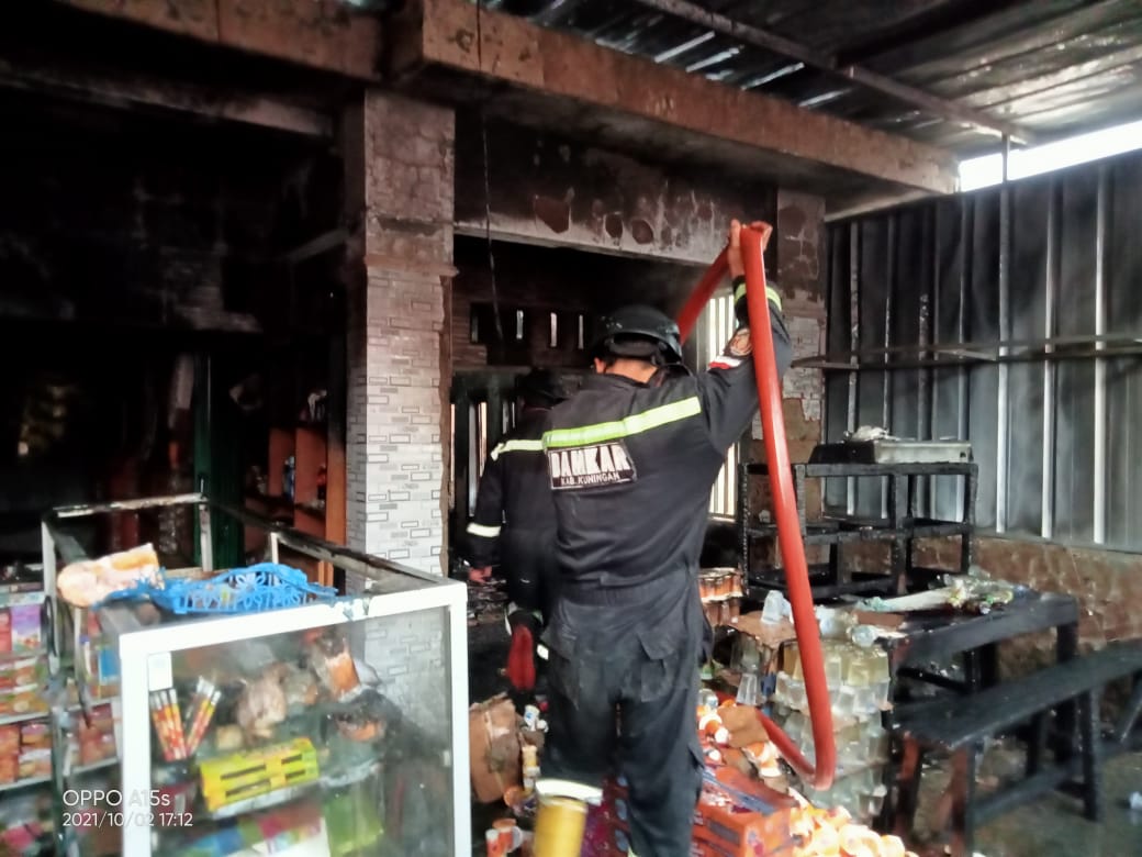 Toko Kelontong Sekaligus Rumah di Desa Pajawankidul Hangus Terbakar, Kerugian Capai Ratusan Juta ...