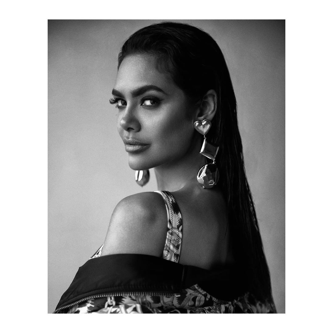 Movies Picture: Indian film actress - Esha Gupta photos