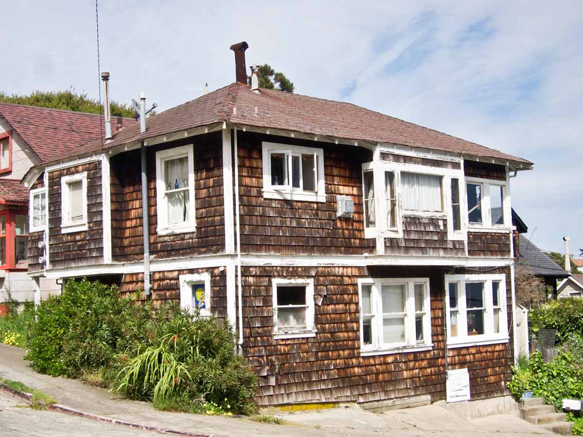 Soulful old shingled house - Lloyd's Blog