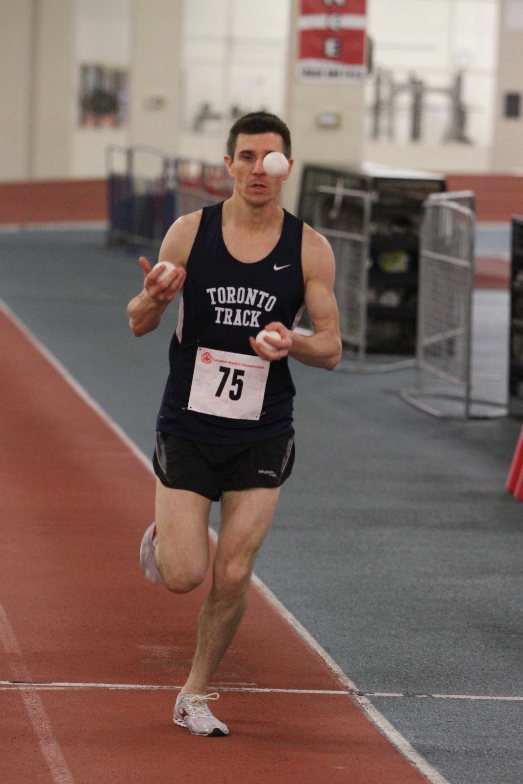 The Bloggling Joggler: Joggling 800m: I Really Dropped the Ball On This One