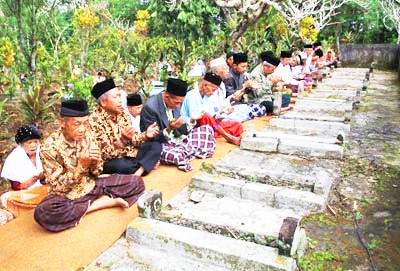indonesia warna warni: Nyadran, Tradisi Jawa Jelang Ramadhan