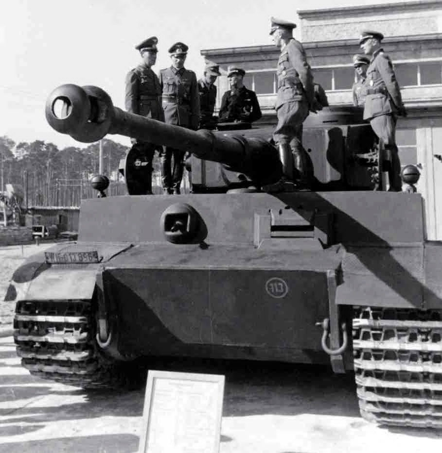 Wehrmacht & SS: Erwin Rommel Menginspeksi Tank Tiger