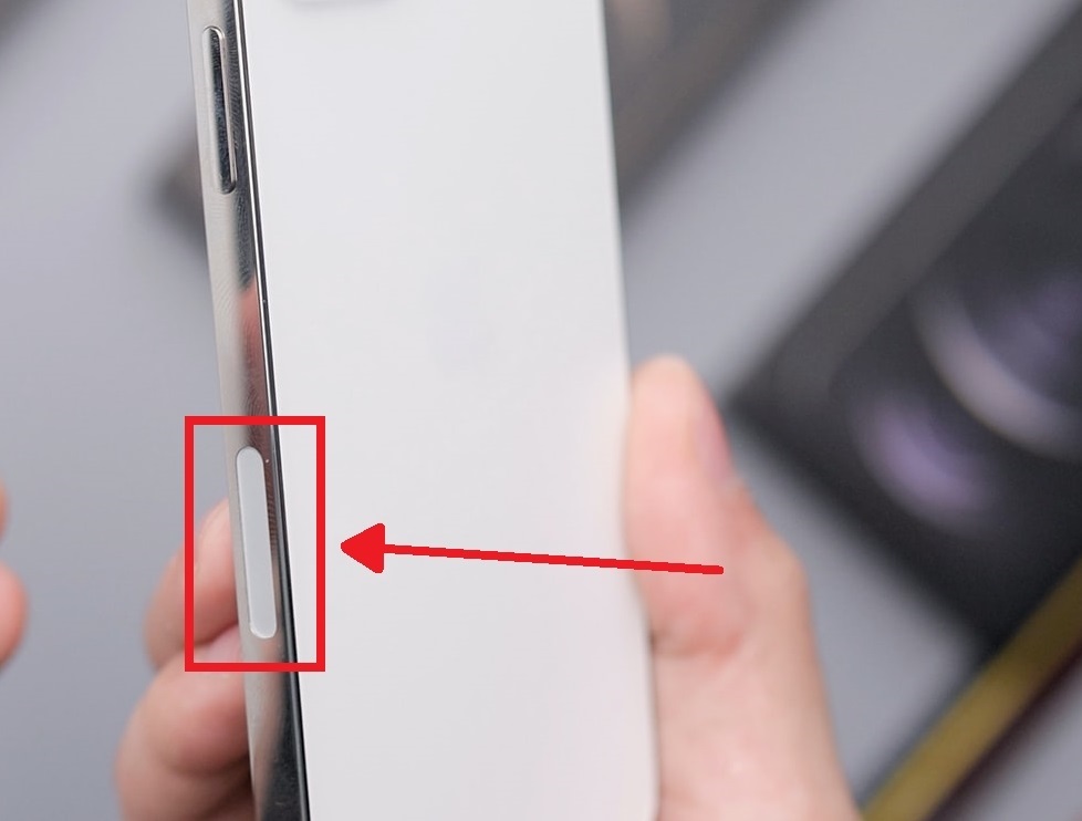 Fungsi Bentuk Oval di Samping Kanan iPhone 12 dan 13 | PUKEVA