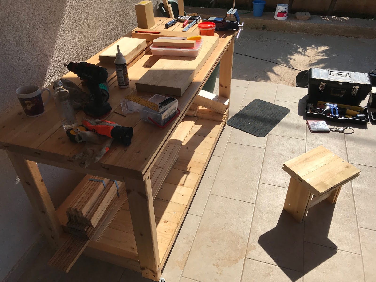 Ξύλινες κατασκευές - DIY: Ξύλινο σκαμνάκι