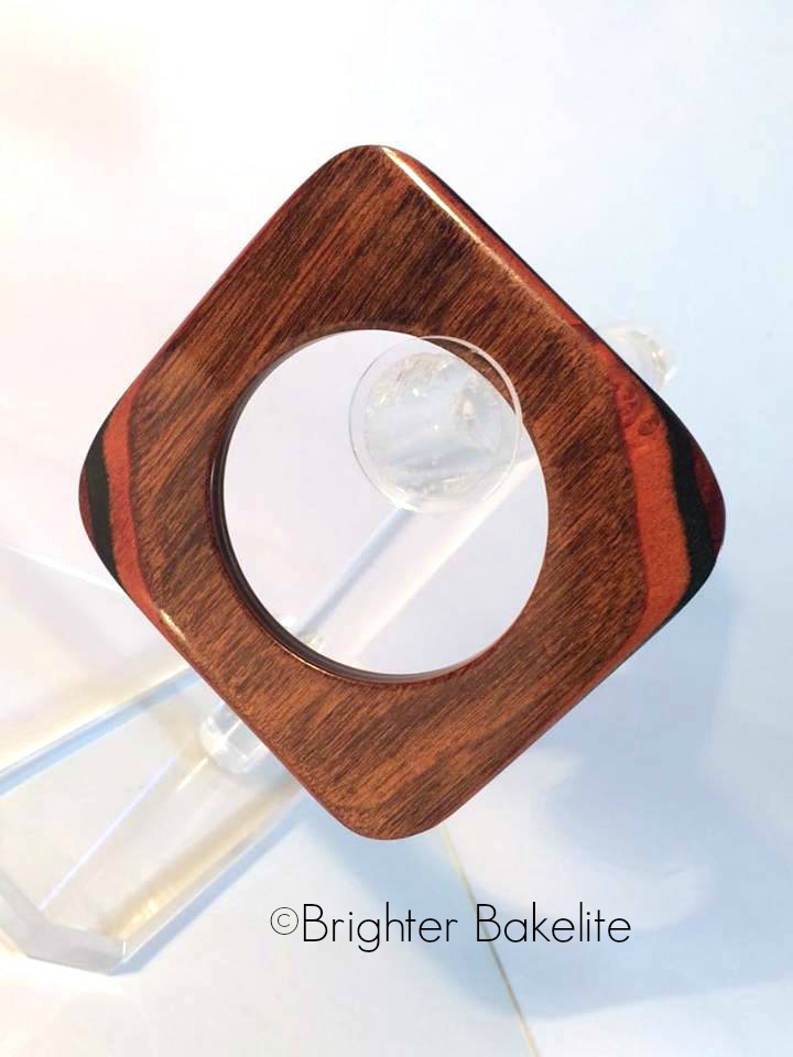 Brighter Bakelite: Bakelite, or wood?