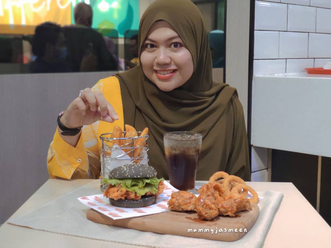 Mencuba Menu Baru Di Marrybrown -SOS (Sensasi Ohsem Smokey) BBQ