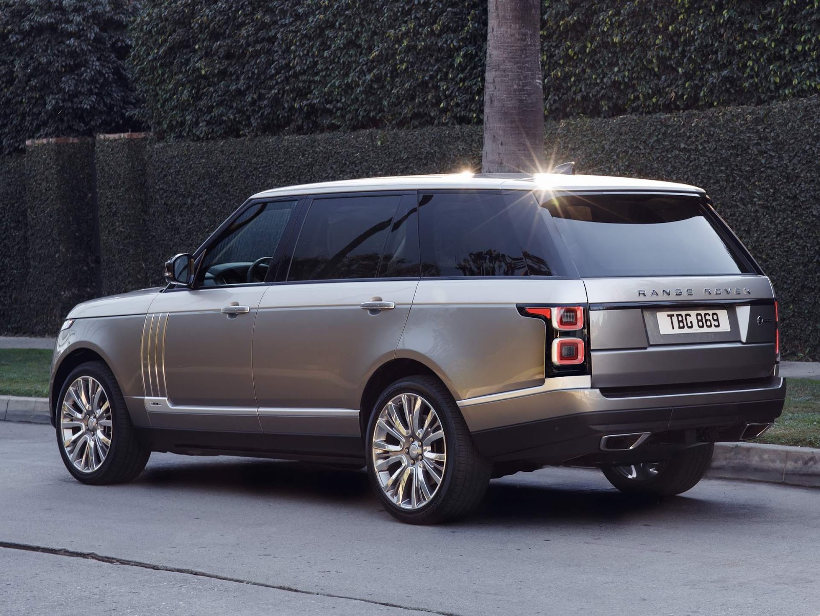 Land Rover apresenta o Range Rover Vogue SVAutobiography reestilizados ...