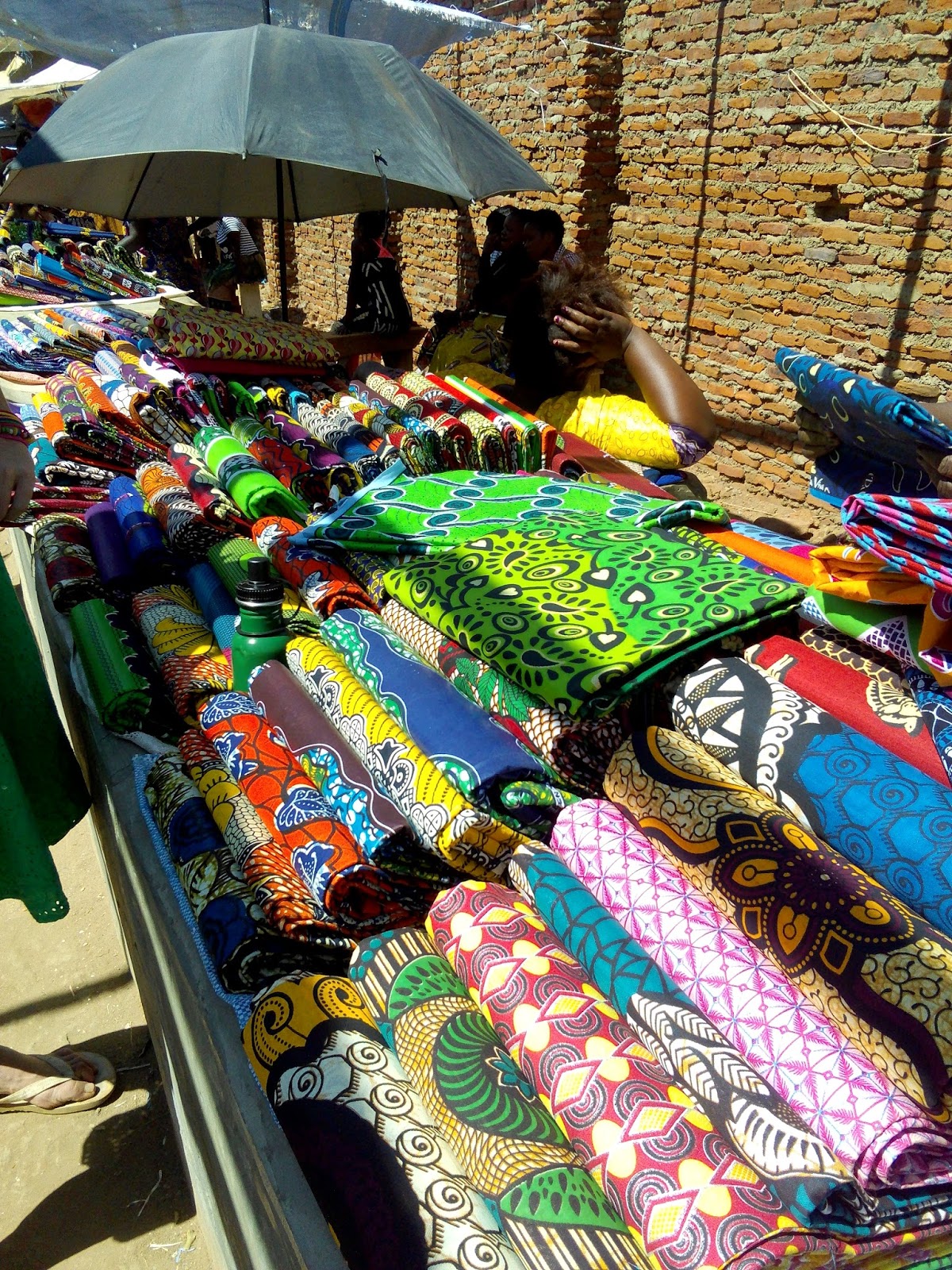 The Travelling Teacher: Malawi – The colour rainbow of chitenge
