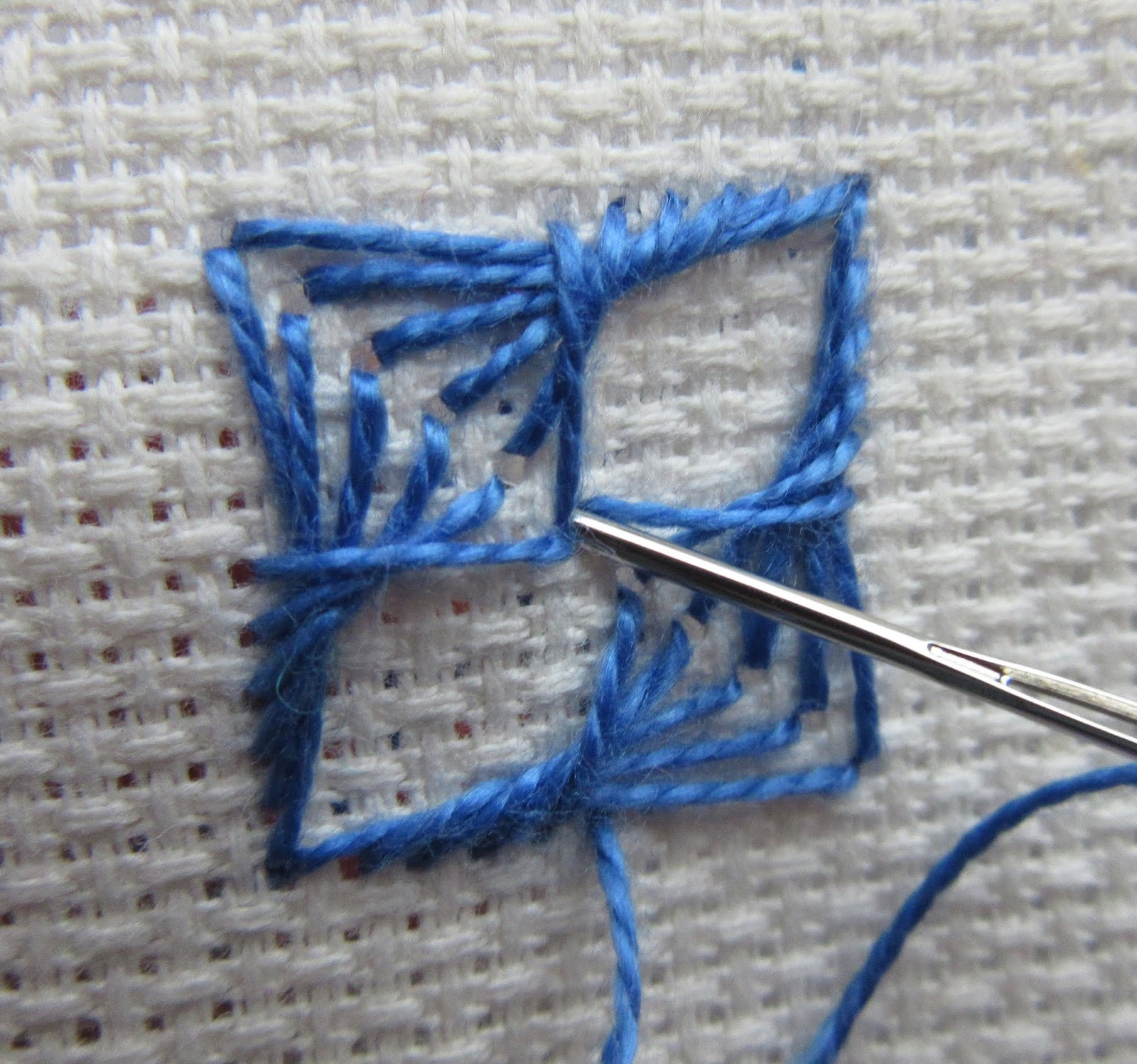 Queenie's Needlework: Sunday Stitch School - Lesson 127: Amadeus Stitch