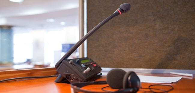 No solo traducciones: Cualidades de un intérprete profesional de idiomas