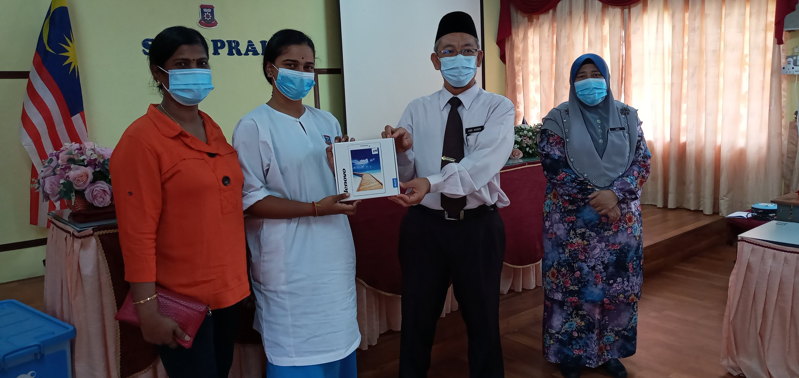 LAMAN BLOG SMK PRAI - PEA 0001: MAJLIS PENYERAHAN TABLET empowerNCER ...