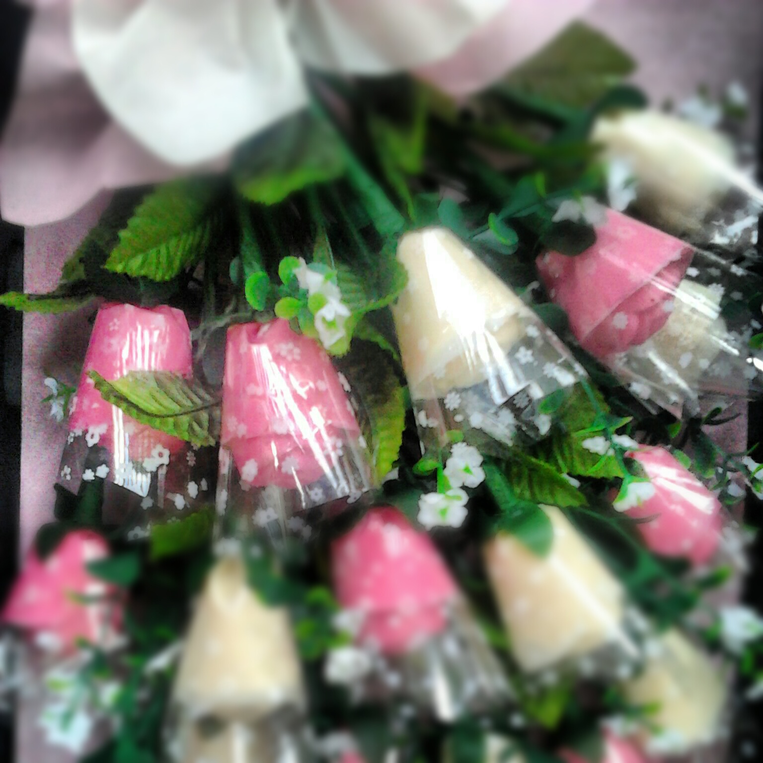 Pretty Choc Homemade Chocolate & Cakes: Coklat Hantaran Bunga Ros Putih ...