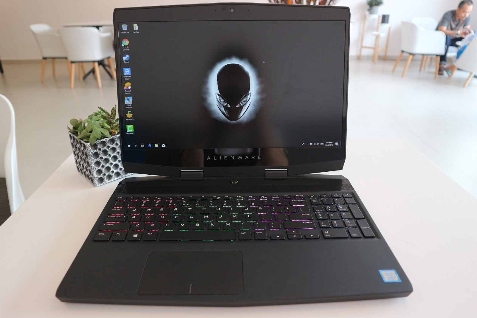 First Impression of Dell Alienware M15 Gaming Laptop