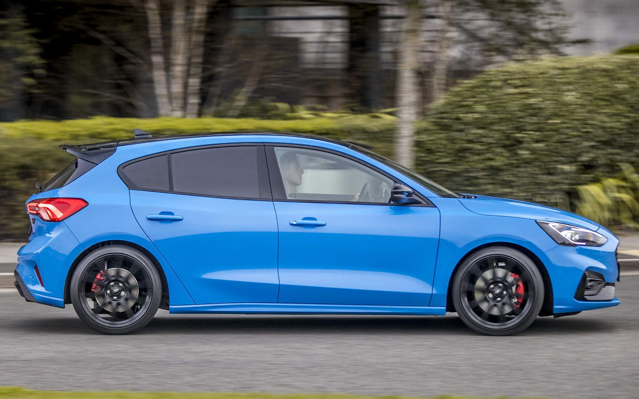 Ford Focus ST ganha suspensão adaptável em versão Edition - Europa