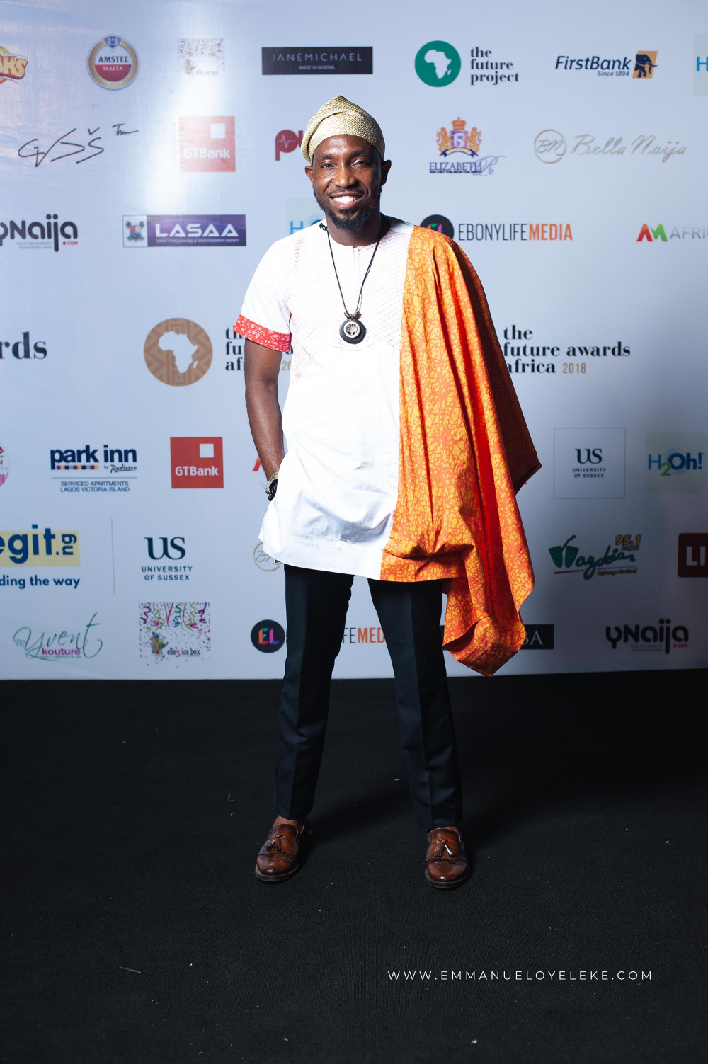Timi Dakolo Gets Standing Ovation At 2018 Future Awards, Rocks Stunning ...