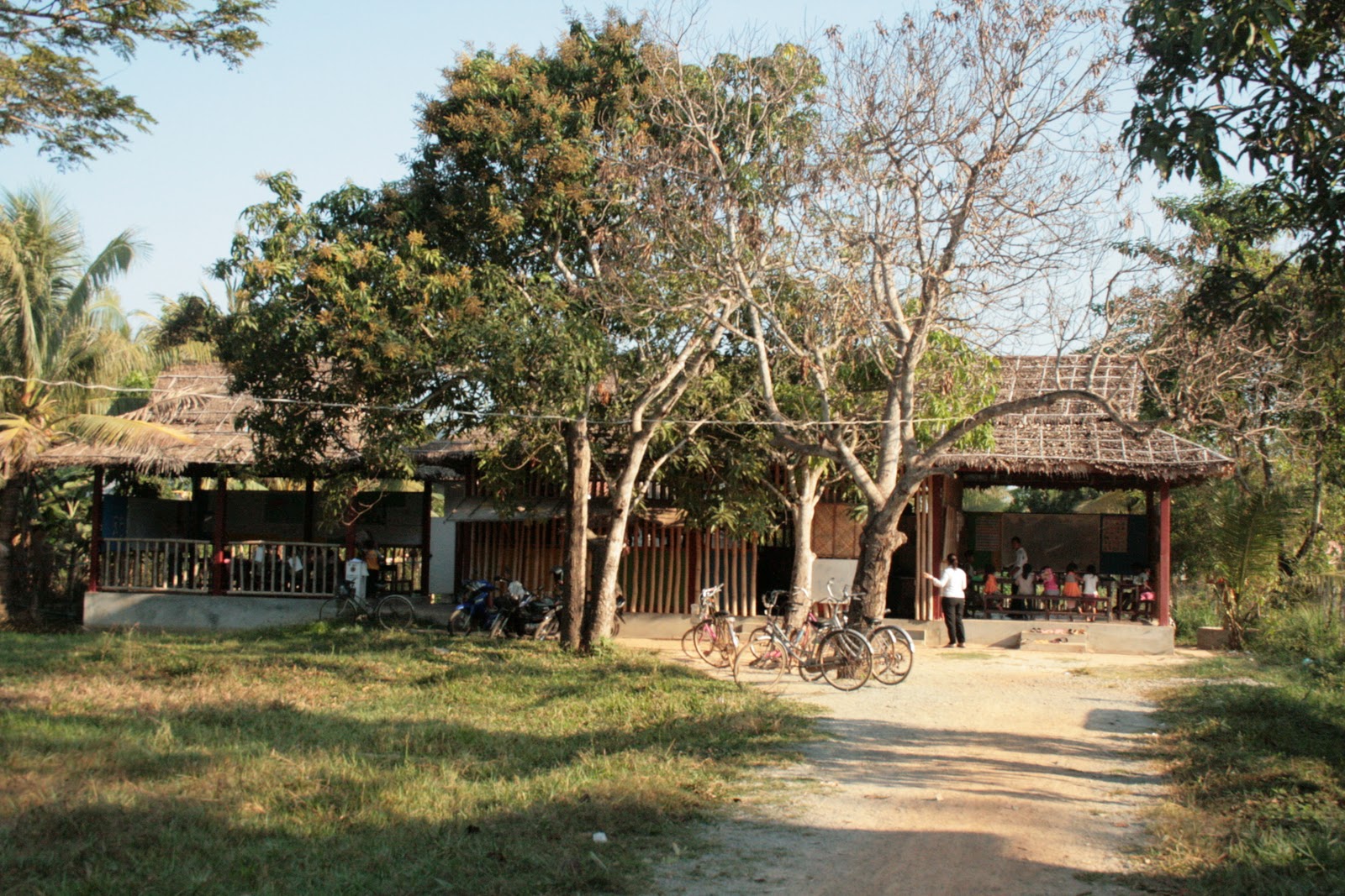KOMITU: School building made out of bamboo