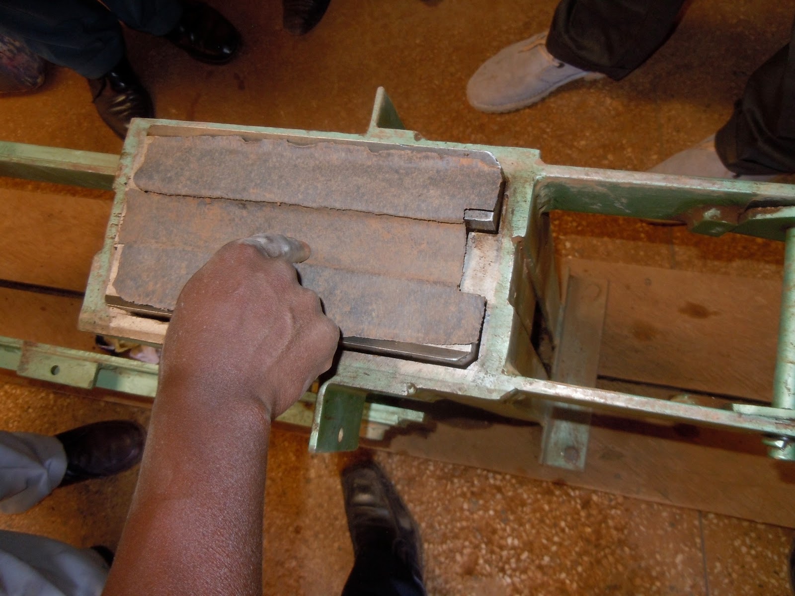 Tembo Kenya: Making interlocking blocks from earth and cement