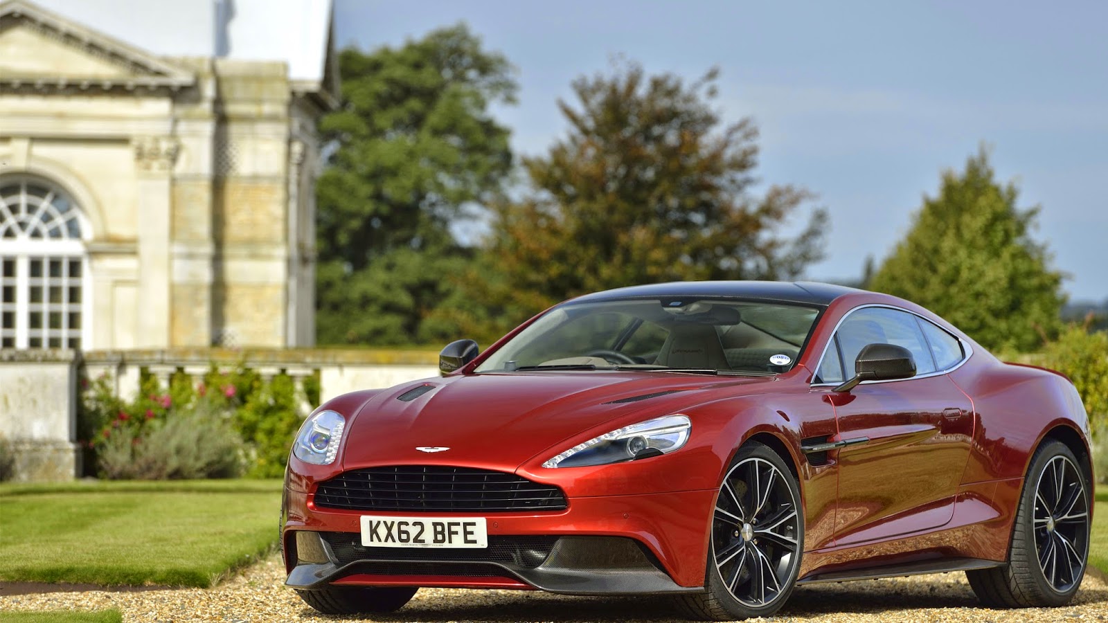 Wallpaper Mobil Aston Martin Vanquash Terbaru