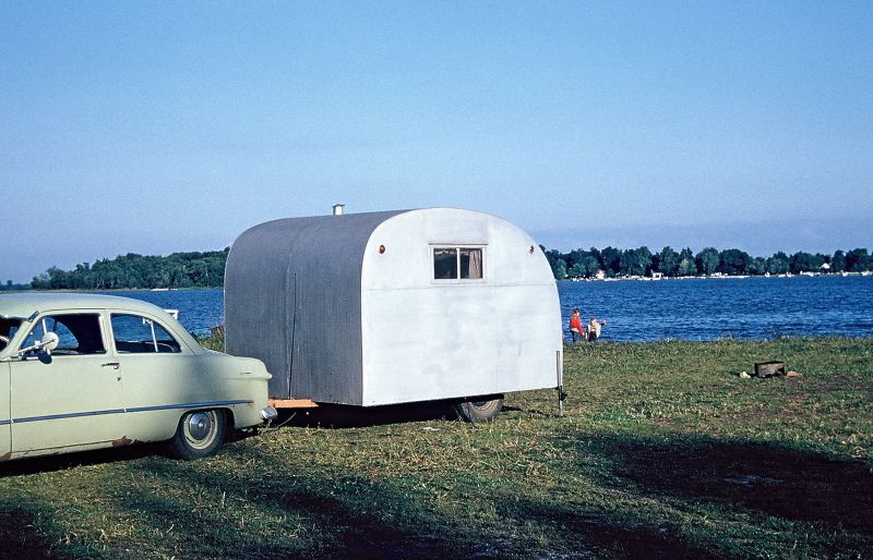 50 Wonderful Color Pics Document the Trailer Life of an American Family ...