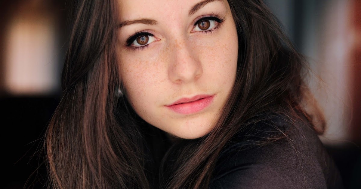 Beautiful Actress and Models High Resolution Wallpapers [HD] Set - 2