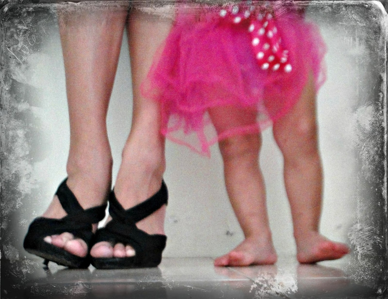 Raising 4 Princesses: little girl toes are so cute