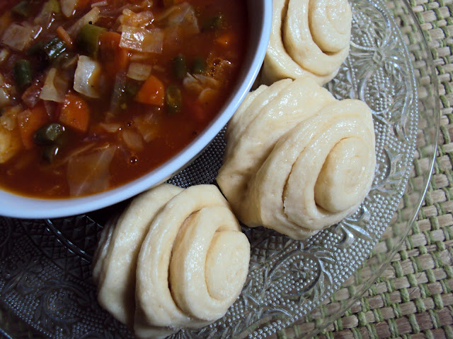 steamed Tibetan bread : Tingmo ... and a sweet sour spicy vegetable curry