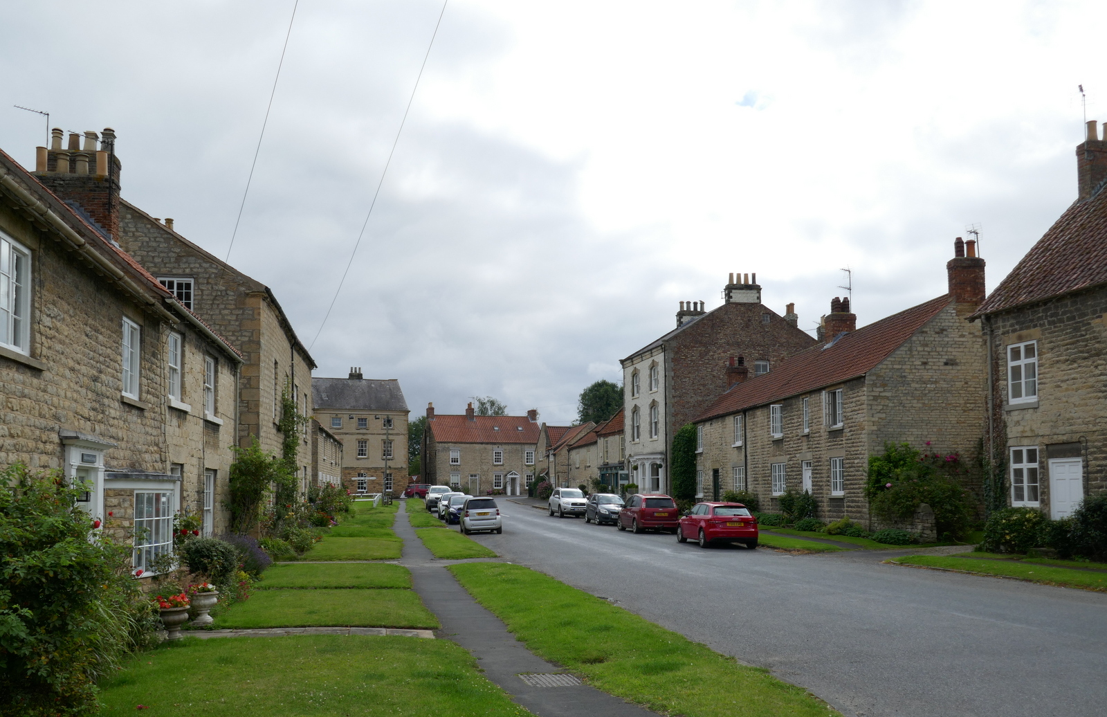 Walking in North Yorkshire: Slingsby Castle and Fryton from Hovingham