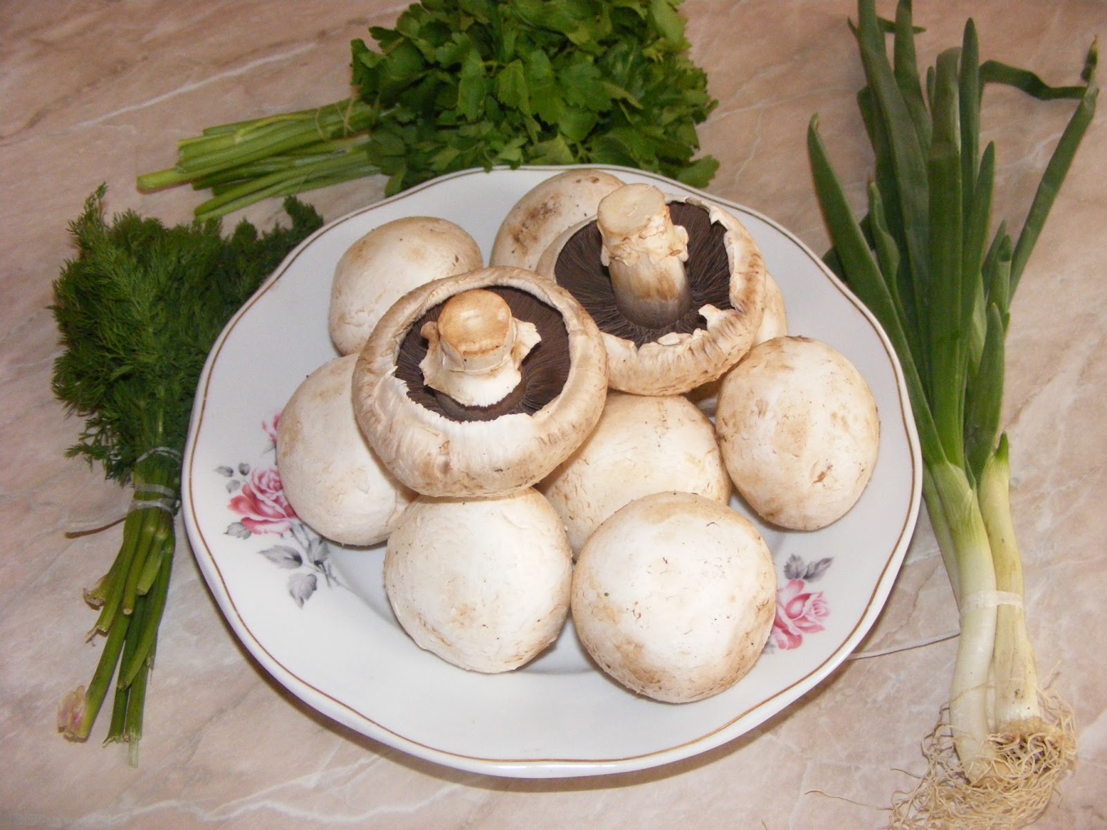 Ciuperci umplute cu oua de prepelita | Preparatedevis.ro