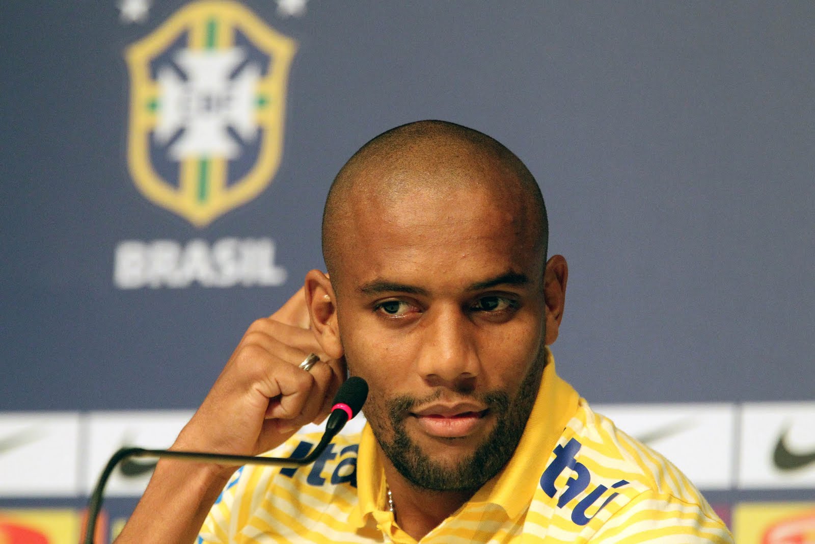 Futebol Paixão Nacional: Entrevista coletiva de Maicon e Alexandre Pato ...