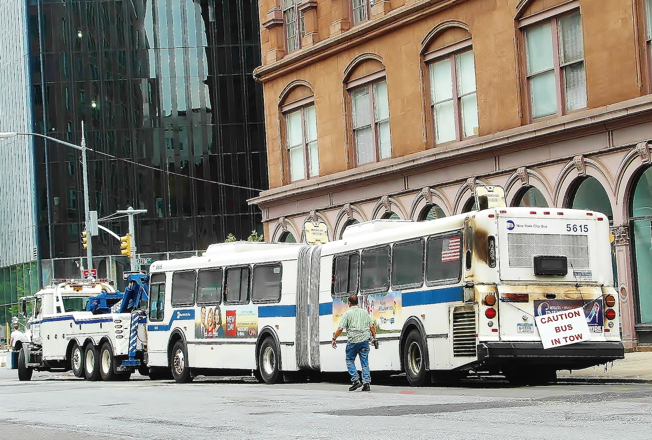 Tuskegee D60HF goes up in flames - New York City Bus - NYC Transit Forums