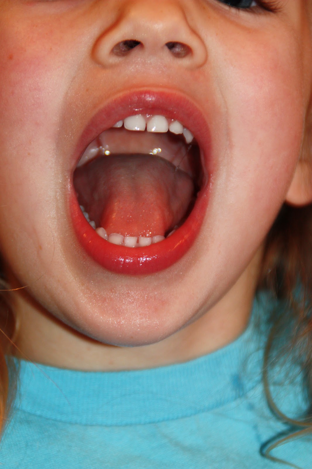 Maggie Elizabeth: Big Girl Toothpaste!!