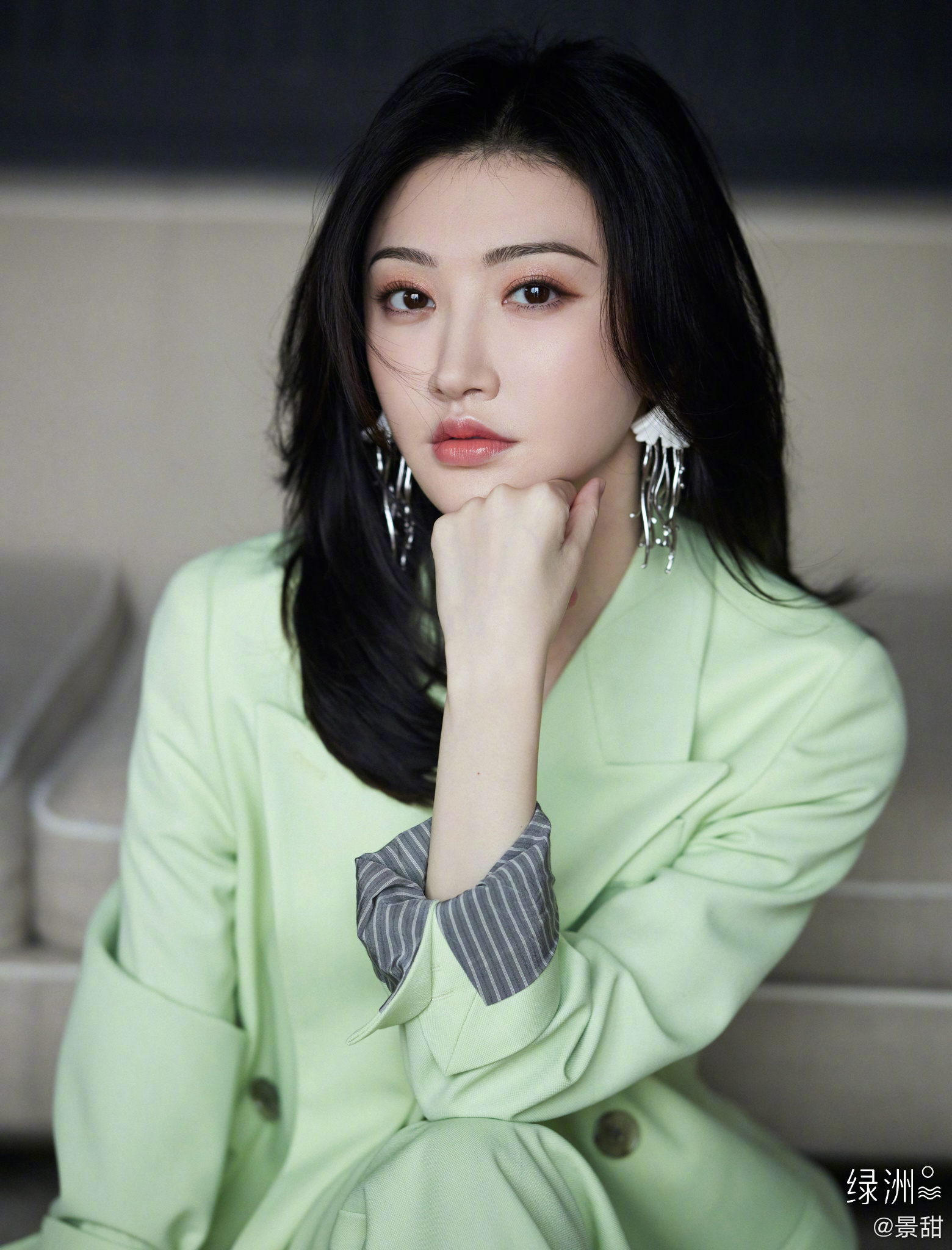 China Entertainment News: Jing Tian poses for photo shoot