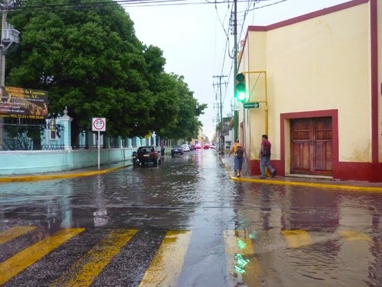 Centro de Mérida queda inundado tras fuerte lluvia - Libertad de ...