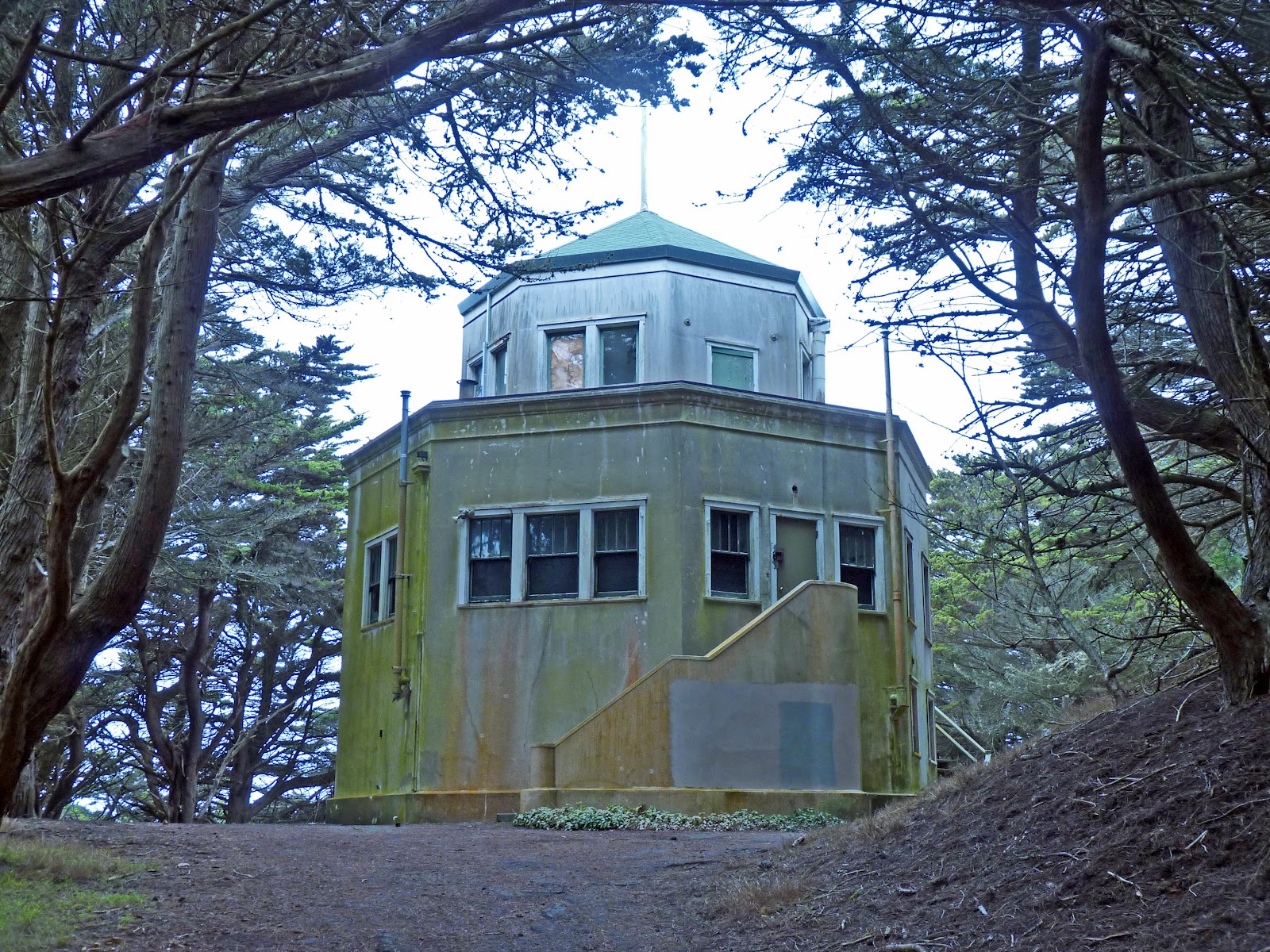 The Blue Elephant: Where is this octagonal building?