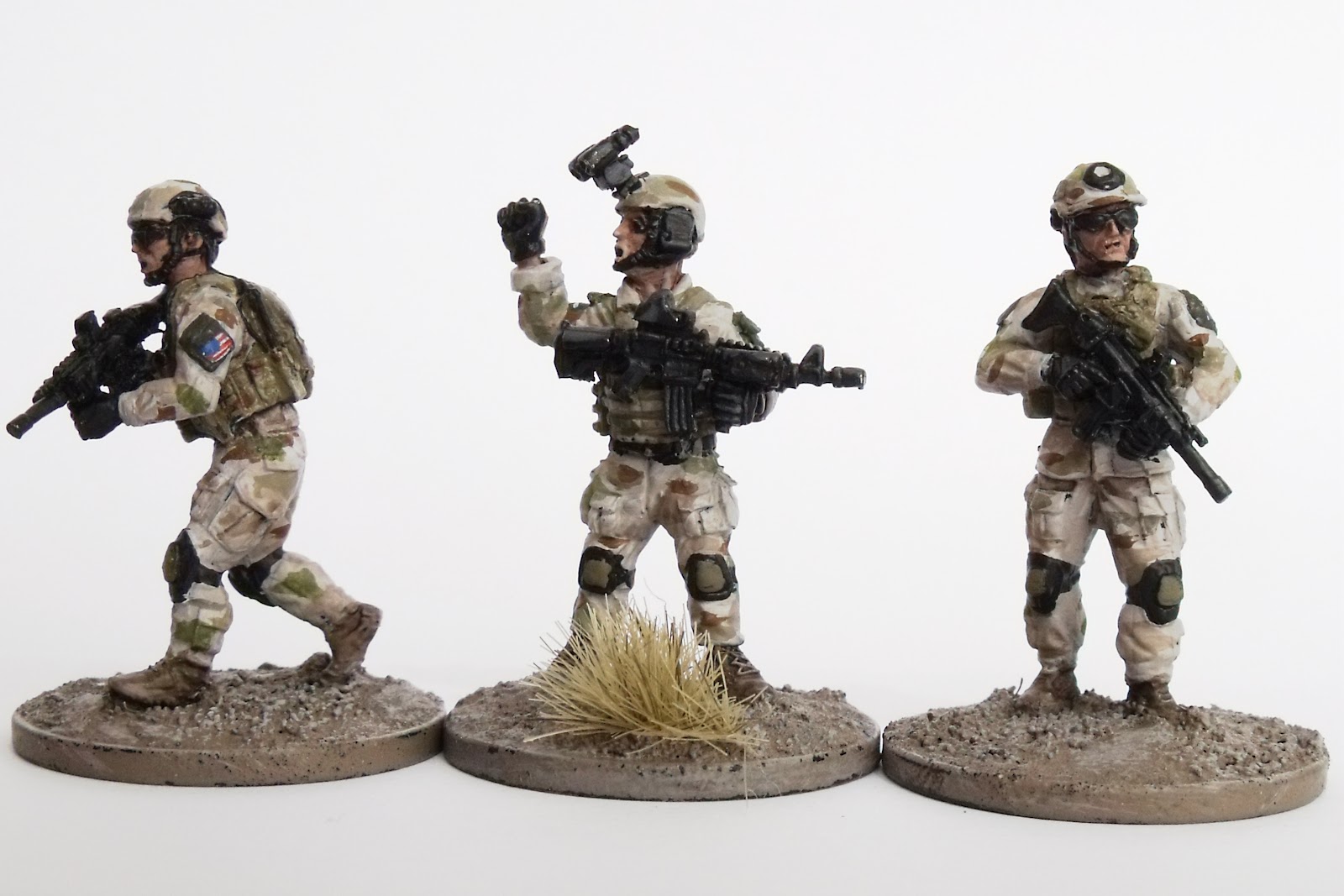 Four Colour Super Minis: Delta Force Fire Team- Behind the Lines in Zugando