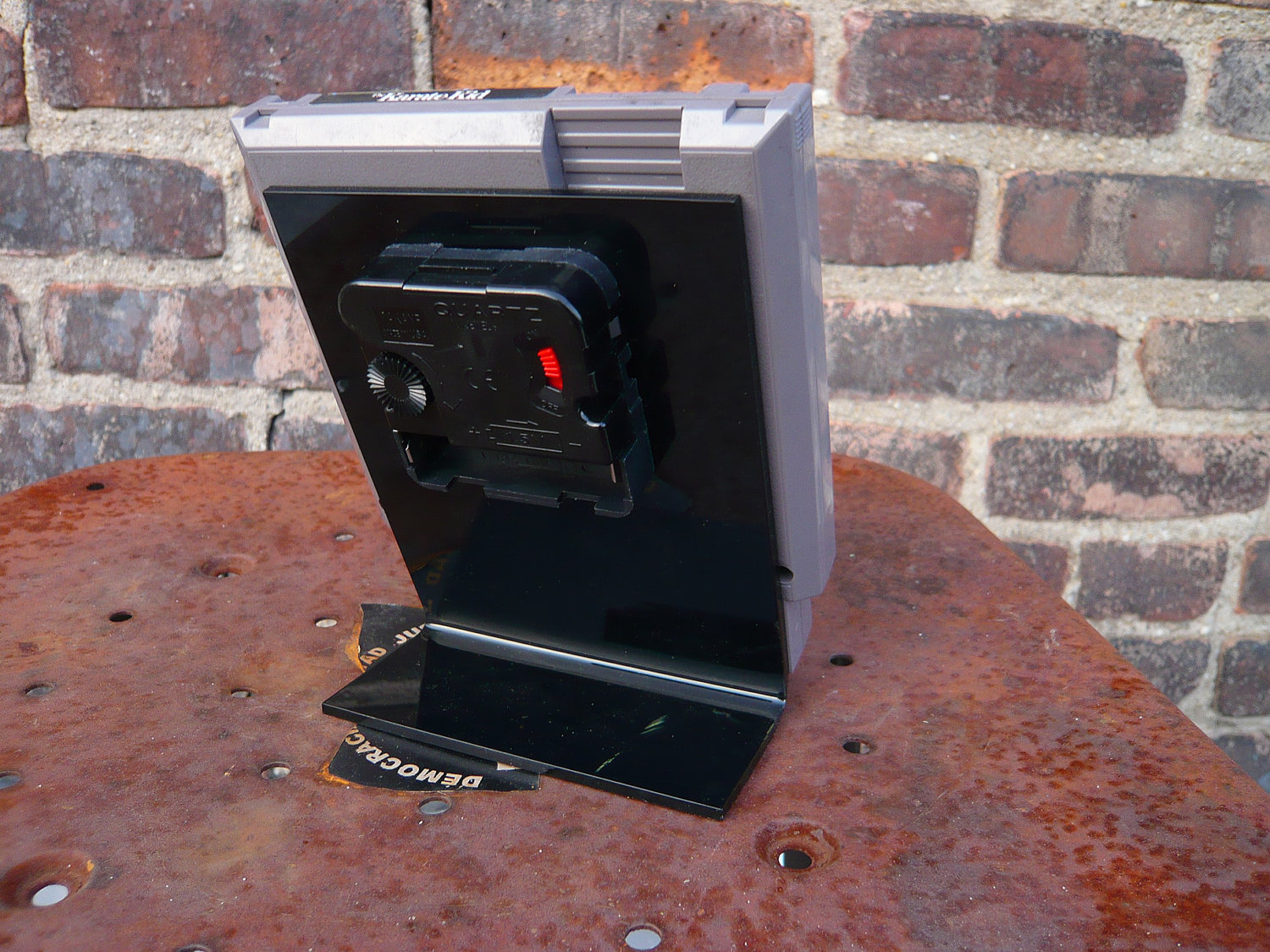 PoP-ArT Emporium: Original NES Cartridge Desk Clocks