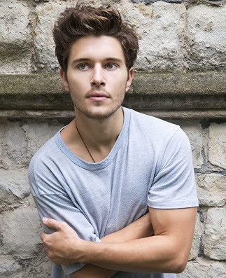 Stonewall Gazette: Actor Ronen Rubinstein Comes Out