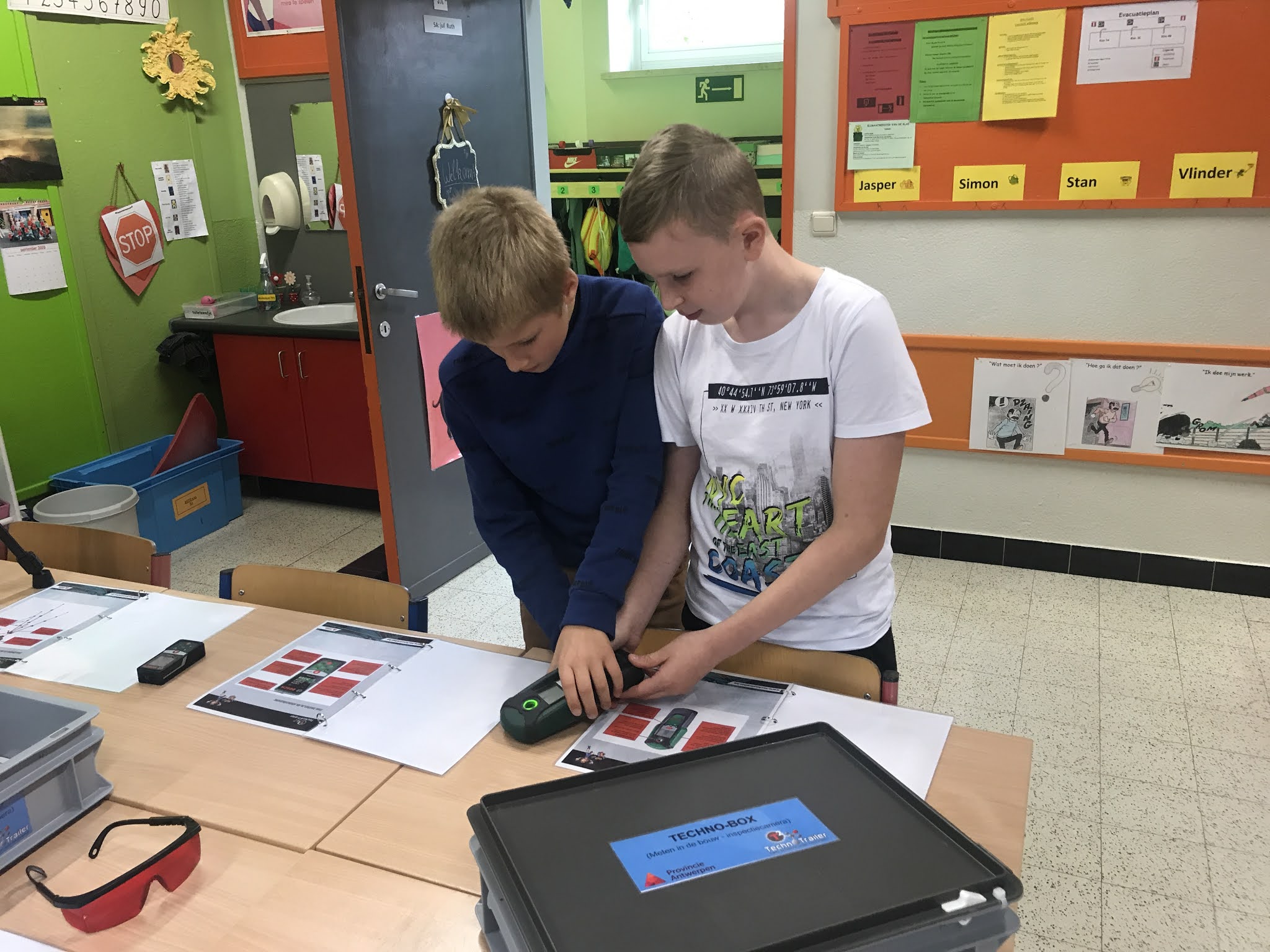 5e leerjaar: Technotrailer: Technoboxen en Sphero, robot programmeren