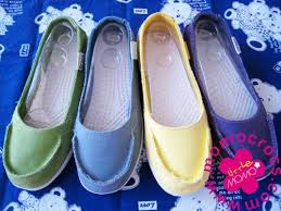 √40+ Model Sepatu Sandal Crocs Wanita Modis dan Trendy 2023 - MODEL ...