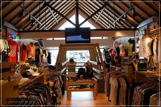 Interiors And Architectures: Two Storey Fashion Store - Quiksilver ...