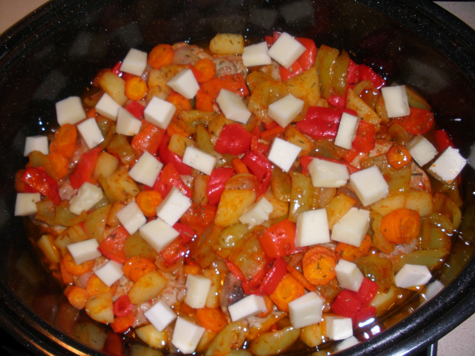 Come to cook: Κοτοπουλο στη γαστρα με πιπεριες και κεφαλοτυρι