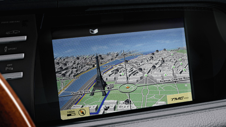 Mercedes Benz S-Class Split screen technology | IranHub