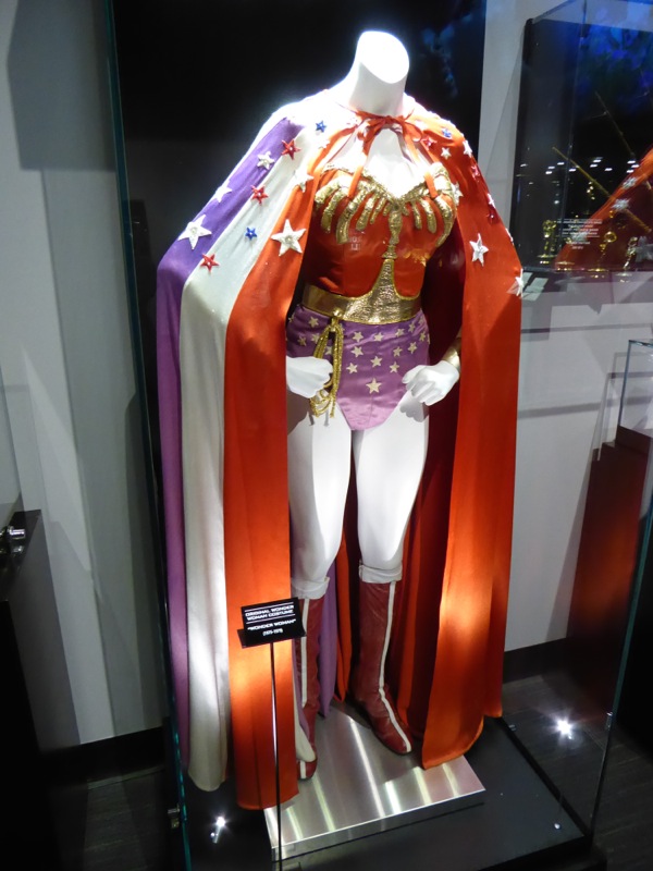 Hollywood Movie Costumes and Props: Gal Gadot's Wonder Woman costume ...