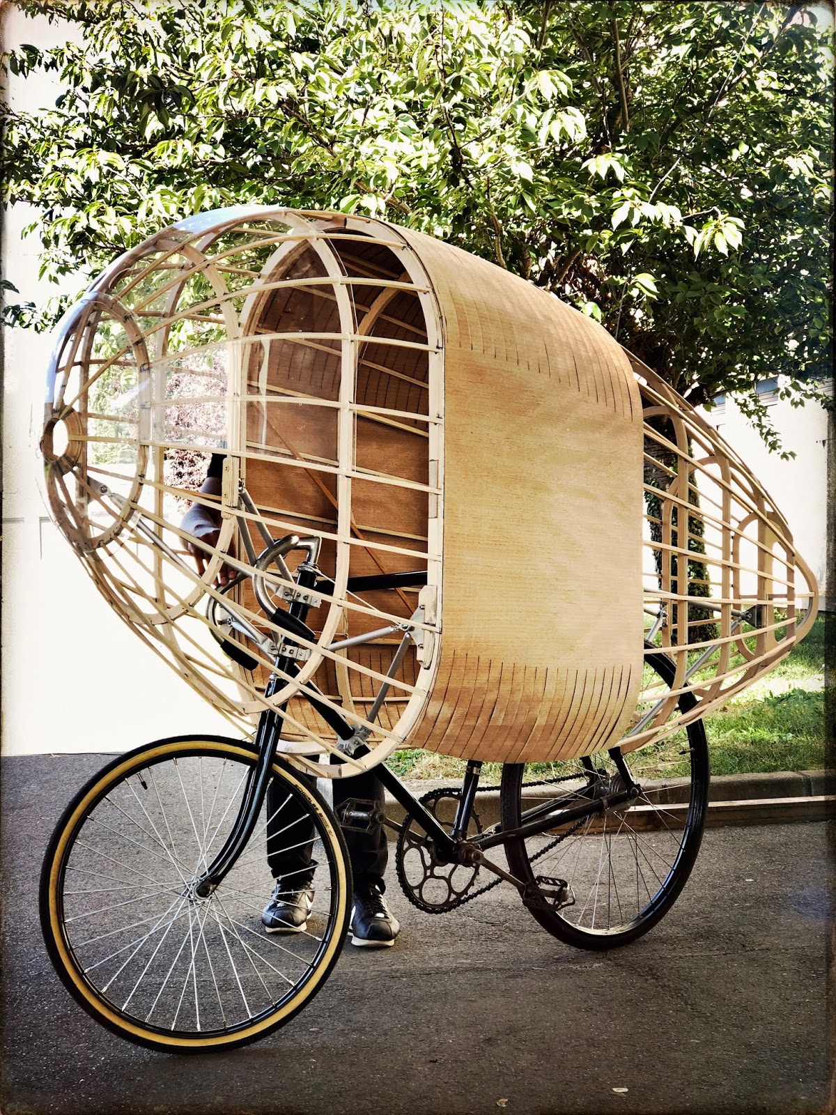 AERODYNE: Le Vélo torpille attend sagement son entoilage ...