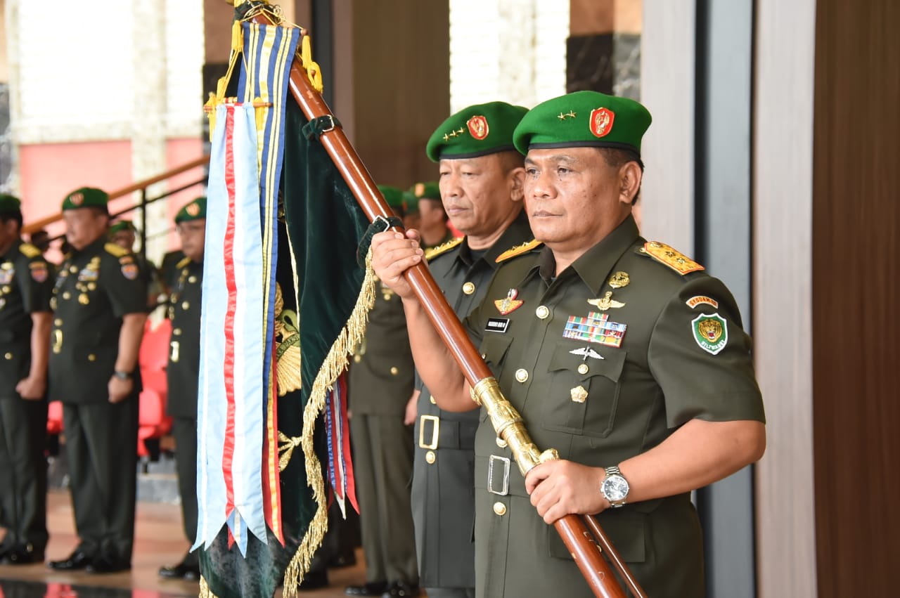 Kasad Jenderal TNI Andika Perkasa Lantik Mayjen TNI Nugroho Budi ... Kasad Jenderal TNI Andika Perkasa Lantik Mayjen TNI Nugroho Budi ...