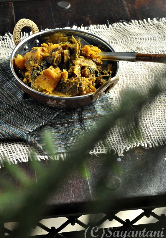 Ilish Macher Matha die Pui Shaaker chorchori (Malabar Spinach cooked ...