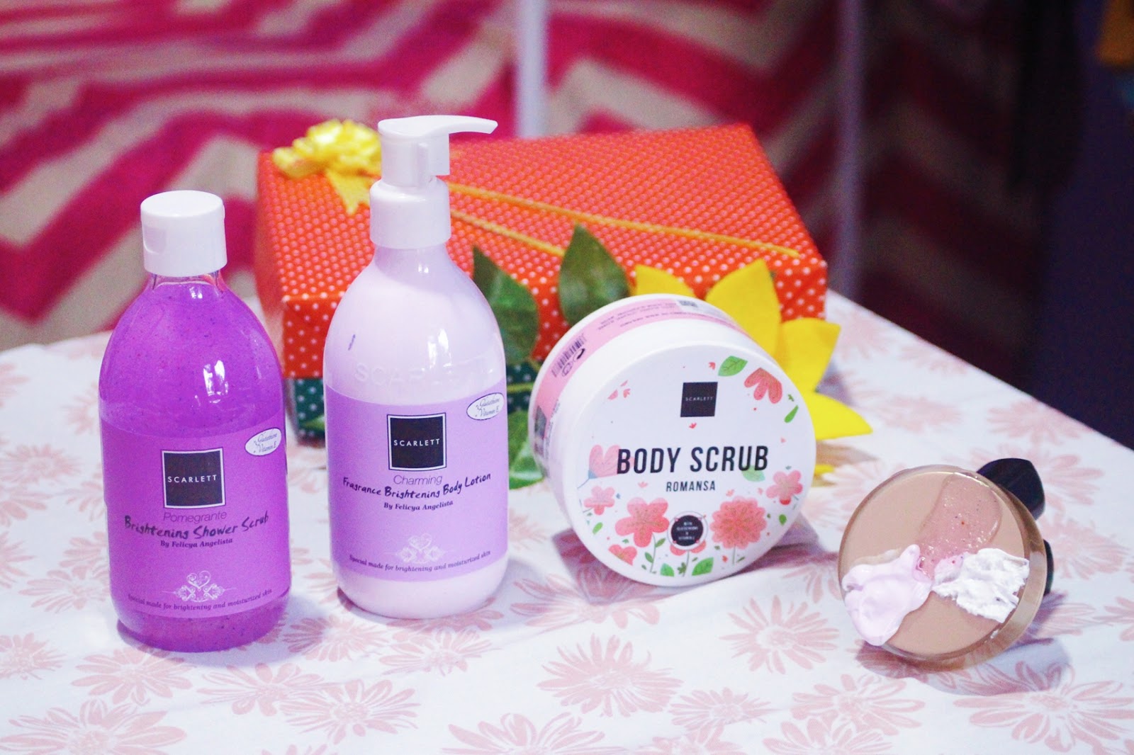 Pengalaman Mencerahkan Kulit Tubuh dengan Scarlett Whitening Body Scrub ...