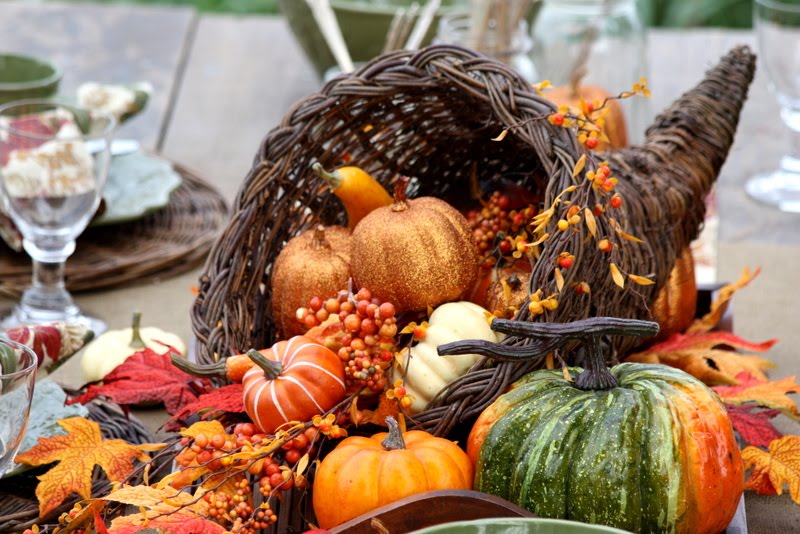 beyond the aisle: Thanksgiving Centerpiece and Tablescape Ideas