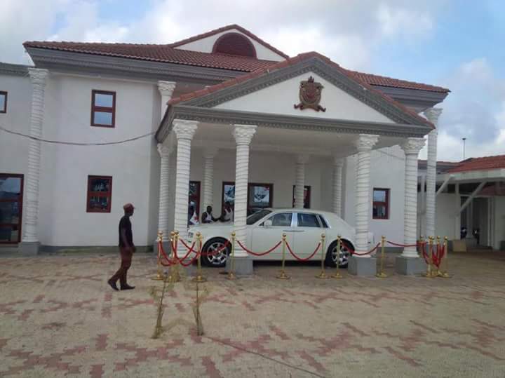 www.ekpoesito.com: Newly crowned Oba of Benin Ewuare II acquires ... www.ekpoesito.com: Newly crowned Oba of Benin Ewuare II acquires ...