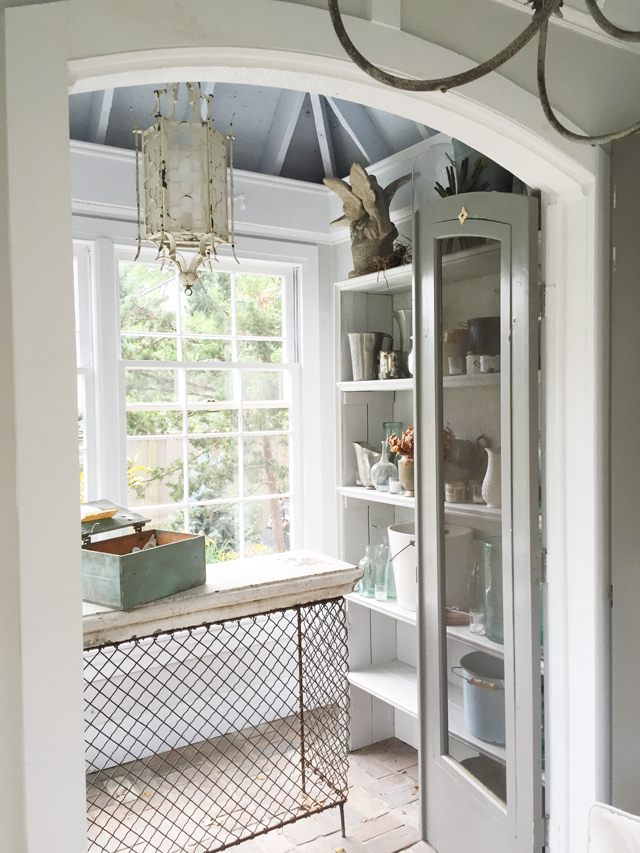 Because It's Awesome: Inspiration // A Hallmark photo stylist's home